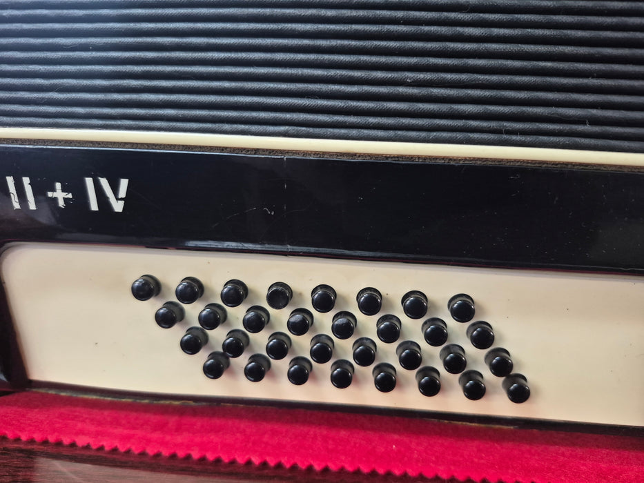 Second Hand Sorrento 32 Bass Accordion — Gough & Davy