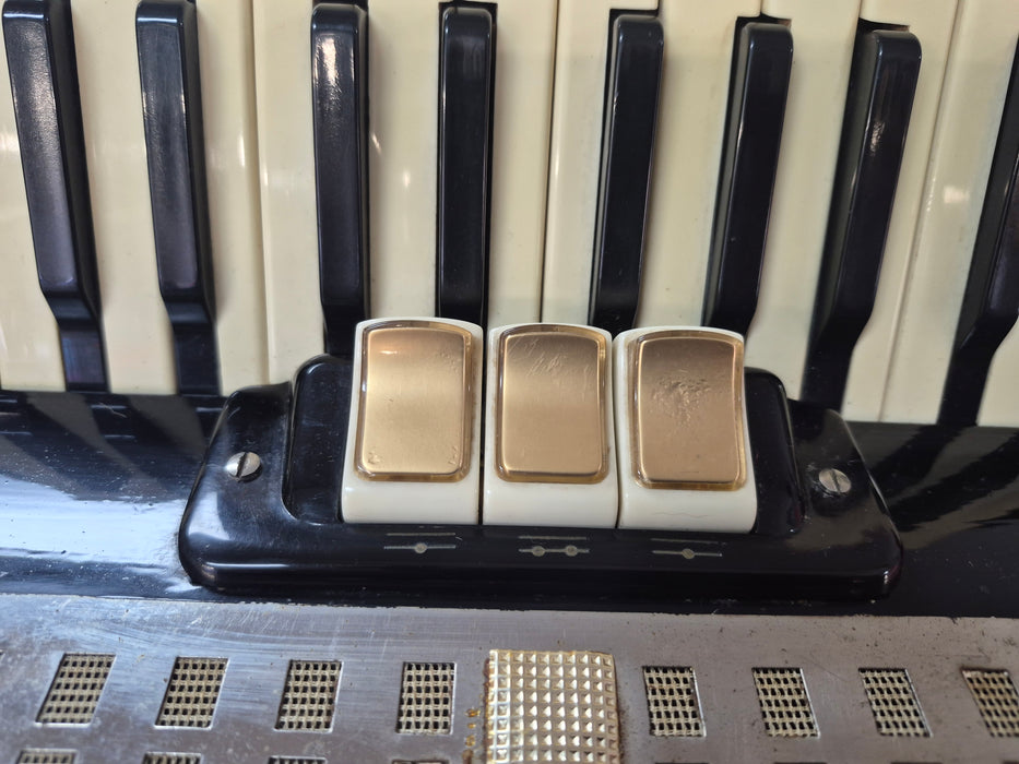Second Hand Sorrento 32 Bass Accordion — Gough & Davy